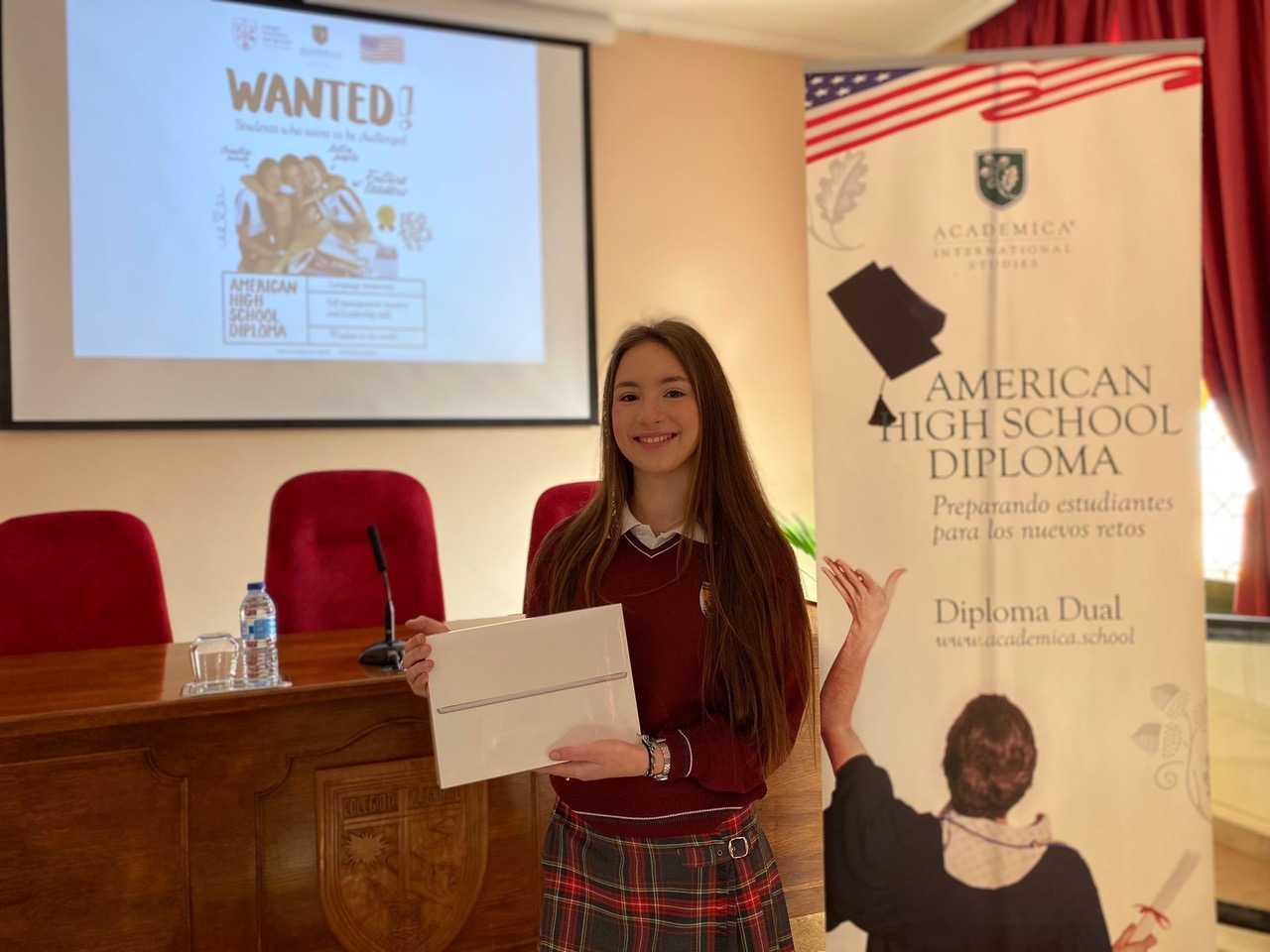 ¡La primera premiada en el reto "Make Your Poster" recibe su iPad ...